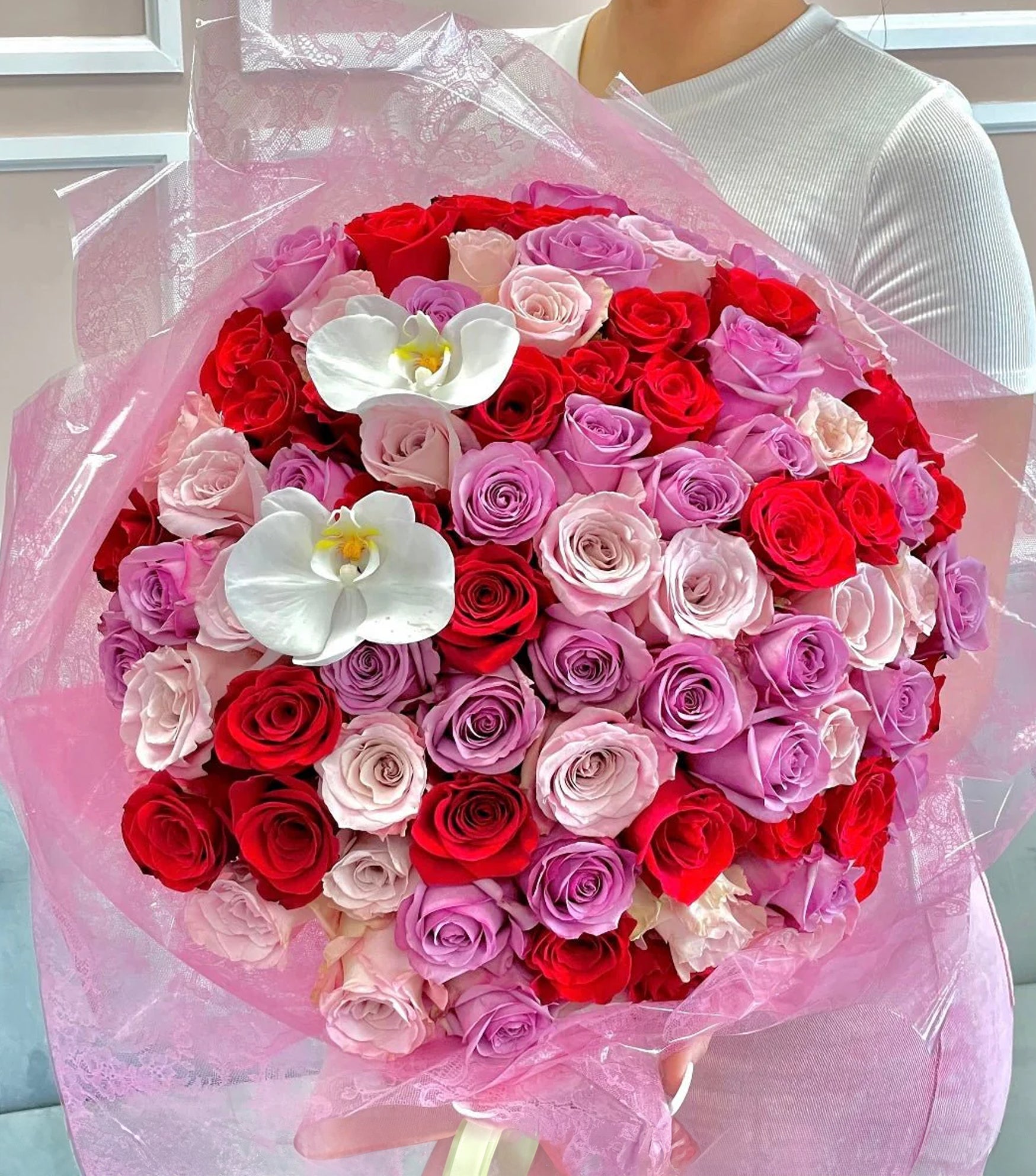 Mixed Rose Bouquet - 100 Roses - Luxury London Flower Delivery – La ...
